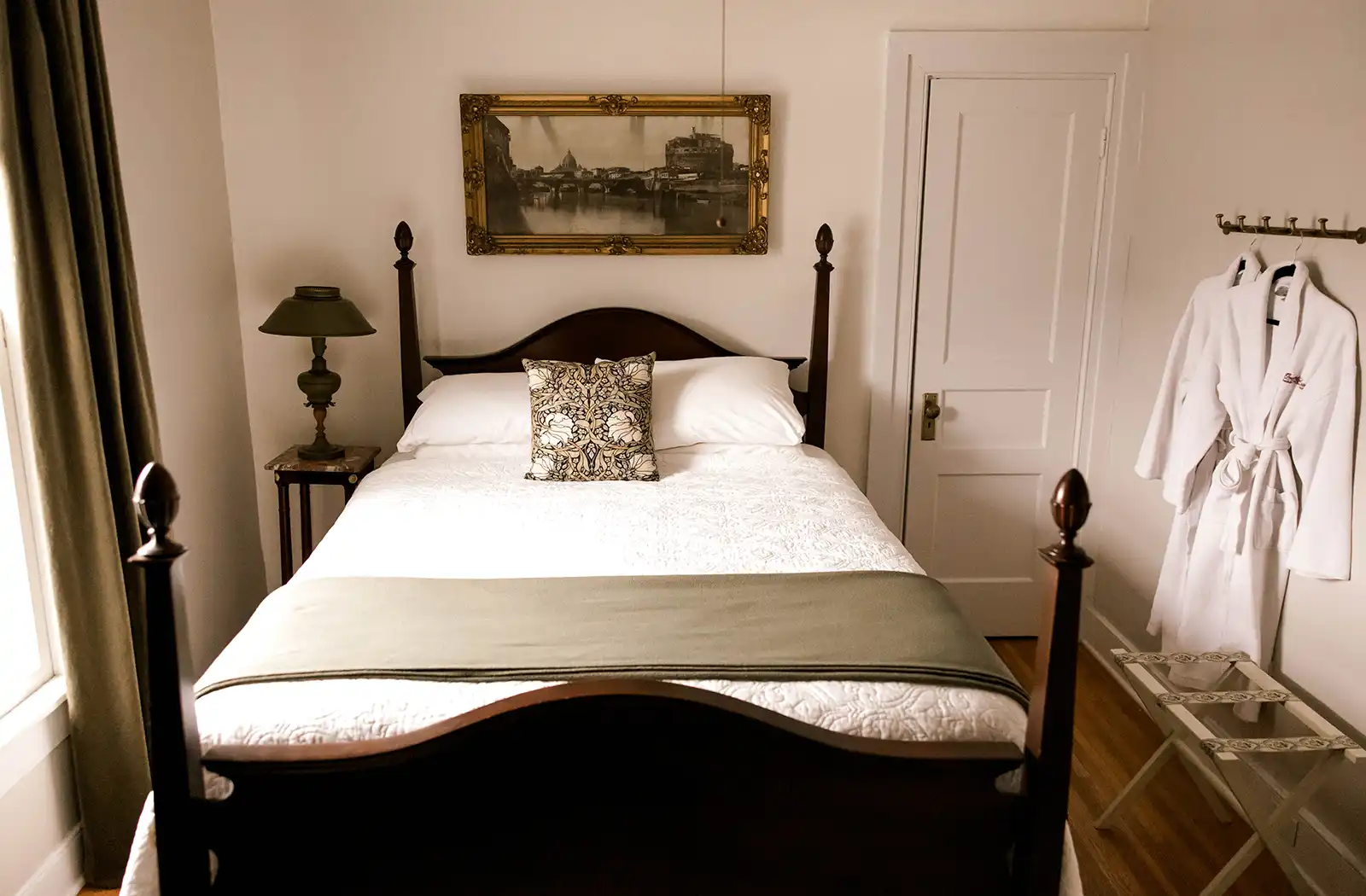 Pondview Hideaway Room at the Orchard House Bed and Breakfast